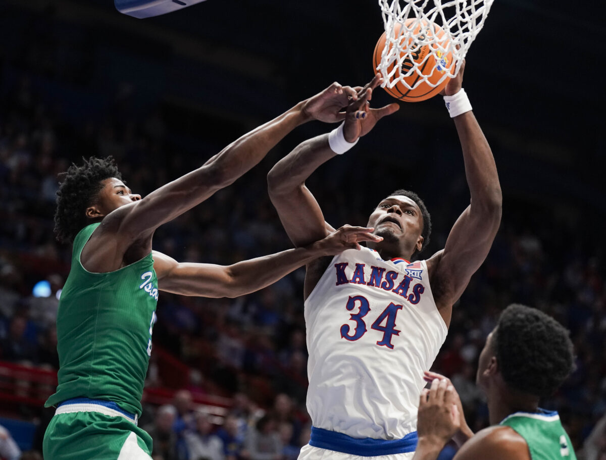 Photo Gallery: The Jayhawks finish off the Islanders, 77-46 - KU Sports